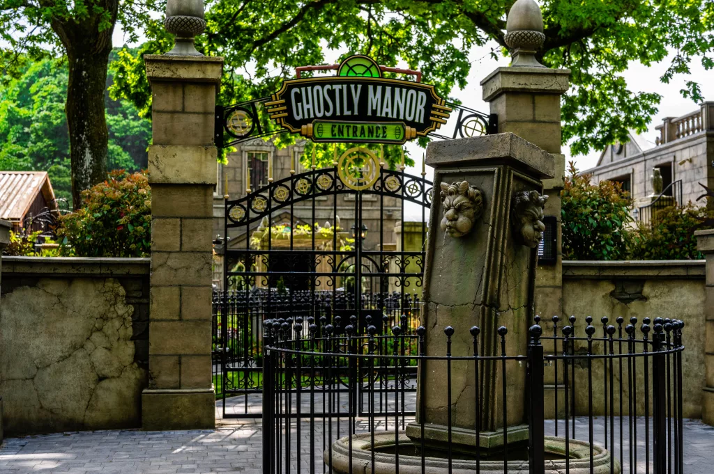 Ghostly Manor - Paultons Park | PICS